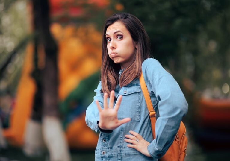 How to Ask a Girl Out (Without Making It Awkward or Weird) - Smart ...